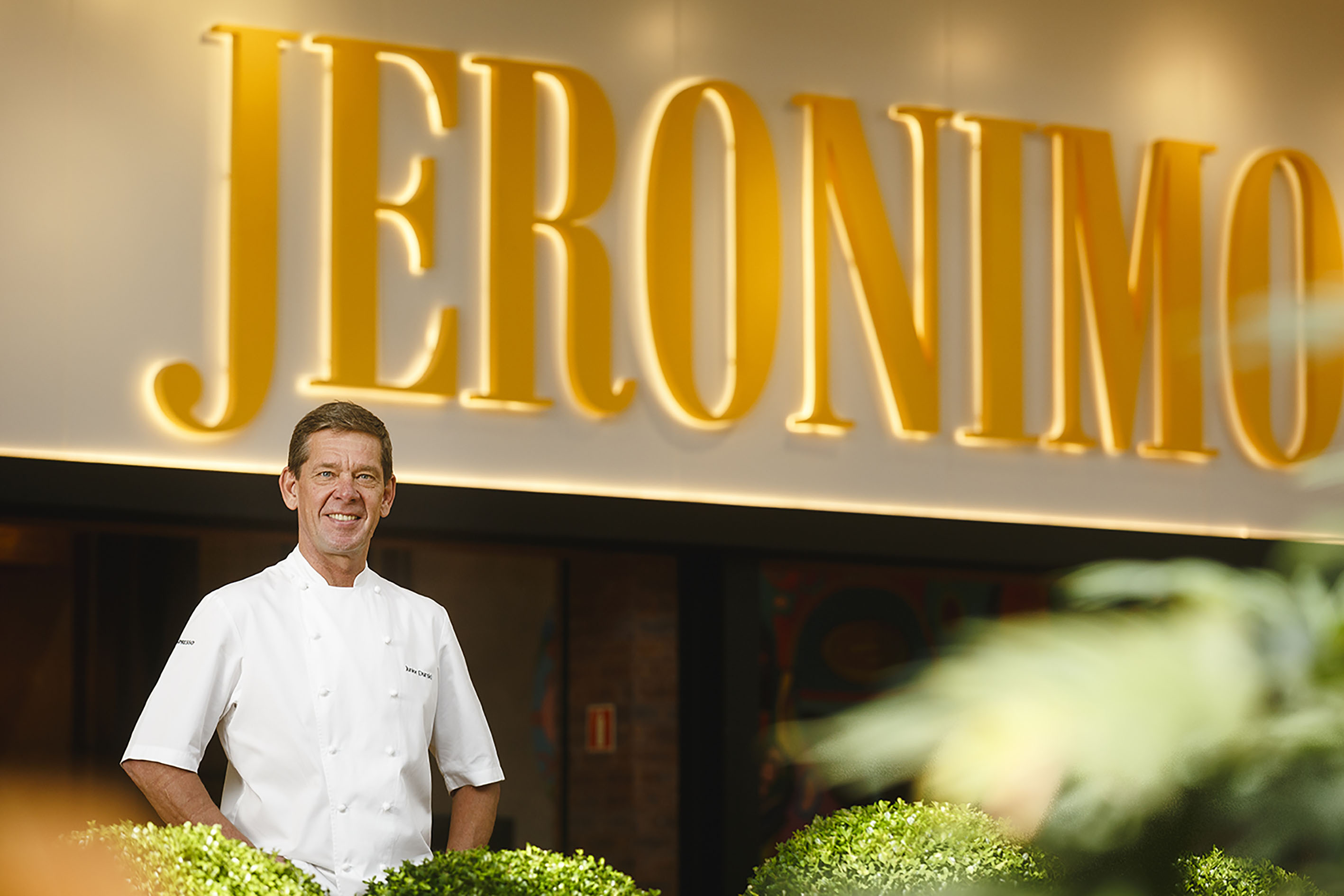 Jerônimo anima a praça da Espanha - Júlio Zaruch | Turismo e Gastronomia